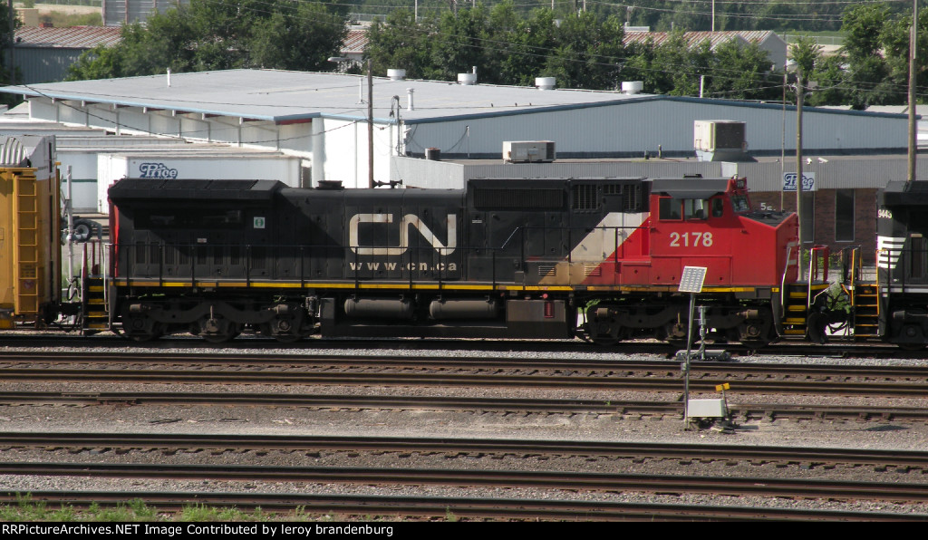 CN 2178 at argentine yard